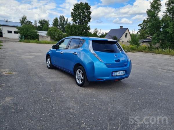 Zils Nissan Leaf 2013 Ogre, ar dzinēja tilpumu 0.00 L un nobraukumu 0 tūkst. km par 3330 €, foto 7 vietnē AUTOMOTO.COM.LV