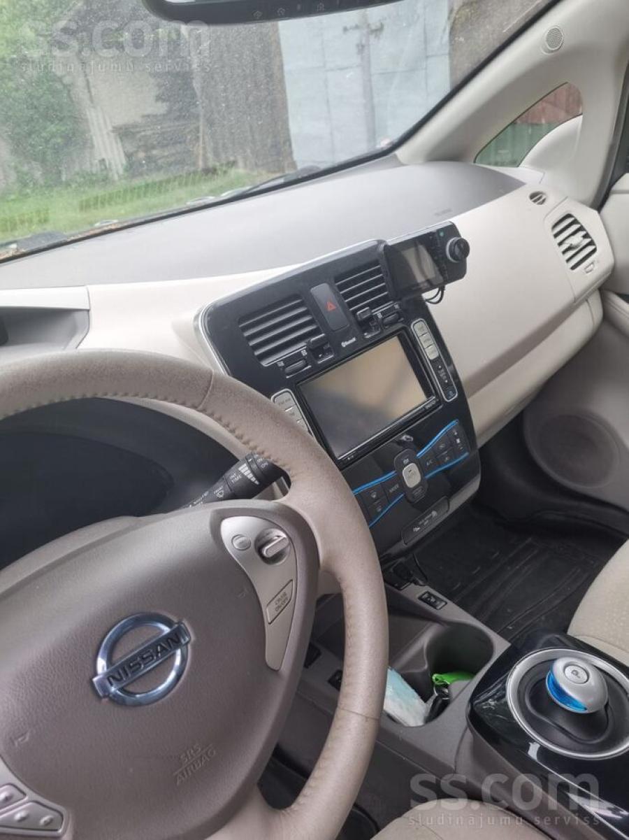 Zils Nissan Leaf 2013 Daugavpils, ar dzinēja tilpumu 0.00 L un nobraukumu 120 tūkst. km par 1750 €, foto 12 vietnē AUTOMOTO.COM.LV