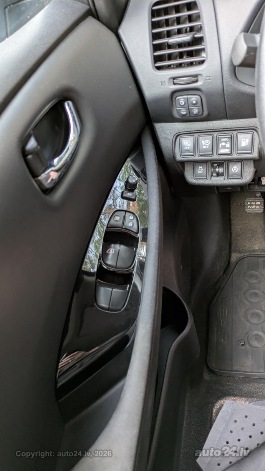 Blue Nissan Leaf 2014 in Tallinn, with an engine capacity of 0.00 L and mileage of 85 thousand km for 3900 €, photo 10 on AUTOMOTO.COM.LV