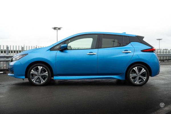 Zils Nissan Leaf 2021 Viļņa, ar dzinēja tilpumu 0.00 L un nobraukumu 51 tūkst. km par 13500 €, foto 2 vietnē AUTOMOTO.COM.LV