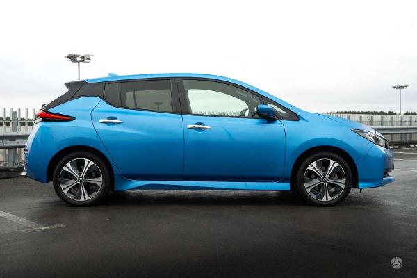 Zils Nissan Leaf 2021 Viļņa, ar dzinēja tilpumu 0.00 L un nobraukumu 51 tūkst. km par 13500 €, foto 7 vietnē AUTOMOTO.COM.LV
