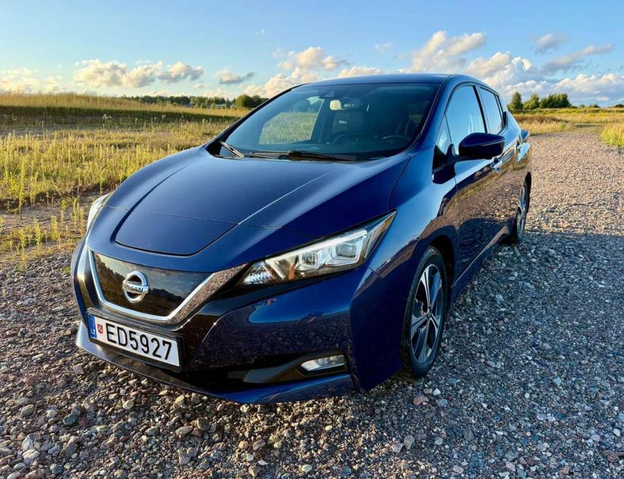 Blue Nissan Leaf 2021 in Vilnius, with an engine capacity of 0.00 L and mileage of 44 thousand km for 18500 €, photo 3 on AUTOMOTO.COM.LV