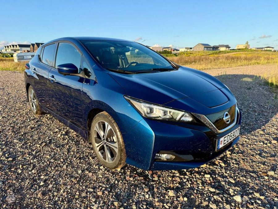 Blue Nissan Leaf 2021 in Vilnius, with an engine capacity of 0.00 L and mileage of 44 thousand km for 18500 €, photo 5 on AUTOMOTO.COM.LV