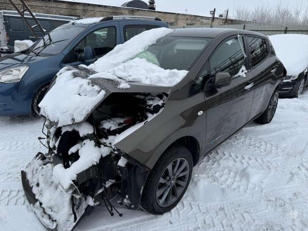 Brown Nissan Leaf 2016 in Siauliai, with an engine capacity of 0.00 L and mileage of 77 thousand km for 2250 €, photo 1 on AUTOMOTO.COM.LV