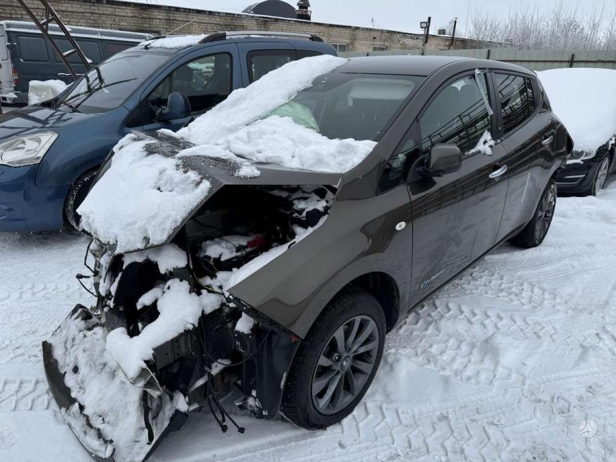 Brown Nissan Leaf 2016 in Siauliai, with an engine capacity of 0.00 L and mileage of 77 thousand km for 2250 €, photo 1 on AUTOMOTO.COM.LV