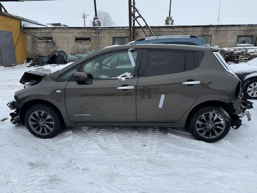 Brown Nissan Leaf 2016 in Siauliai, with an engine capacity of 0.00 L and mileage of 77 thousand km for 2250 €, photo 4 on AUTOMOTO.COM.LV