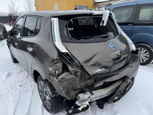 Brown Nissan Leaf 2016 in Siauliai, with an engine capacity of 0.00 L and mileage of 77 thousand km for 2250 €, photo 5 on AUTOMOTO.COM.LV
