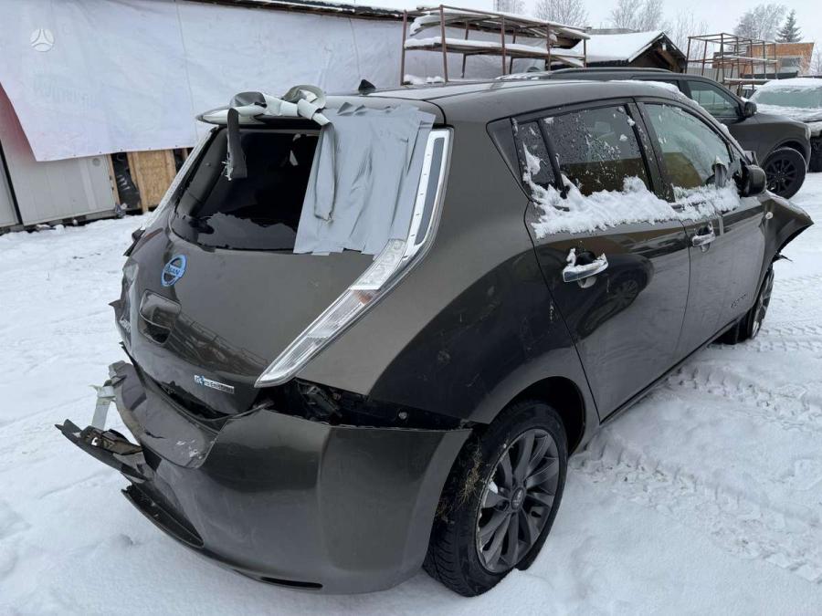 Brown Nissan Leaf 2016 in Siauliai, with an engine capacity of 0.00 L and mileage of 77 thousand km for 2250 €, photo 6 on AUTOMOTO.COM.LV