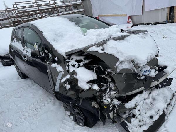 Brown Nissan Leaf 2016 in Siauliai, with an engine capacity of 0.00 L and mileage of 77 thousand km for 2250 €, photo 9 on AUTOMOTO.COM.LV