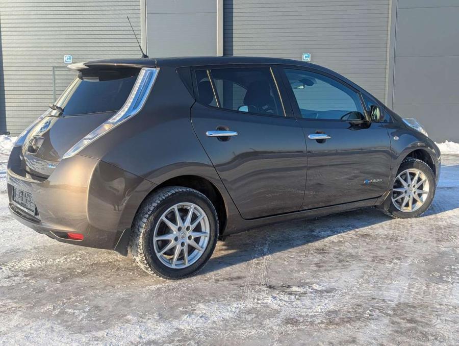 Brown Nissan Leaf 2016 in Kaunas, with an engine capacity of 0.00 L and mileage of 157 thousand km for 4350 €, photo 1 on AUTOMOTO.COM.LV