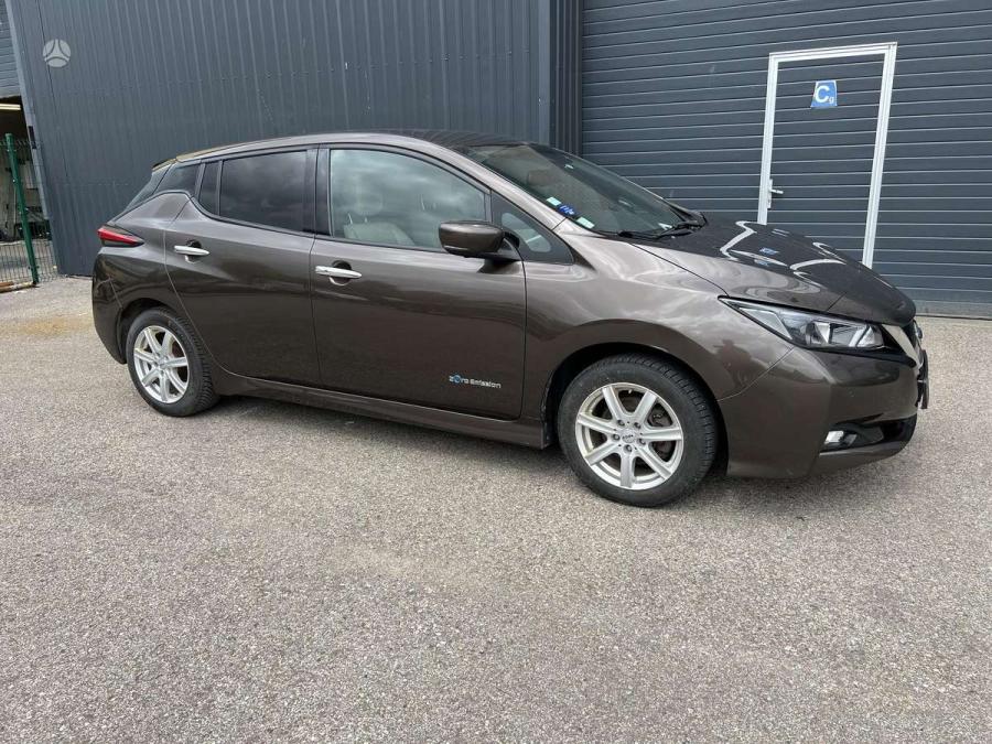 Brūns Nissan Leaf 2018 Alīta, ar dzinēja tilpumu 0.00 L un nobraukumu 152 tūkst. km par 7200 €, foto 4 vietnē AUTOMOTO.COM.LV