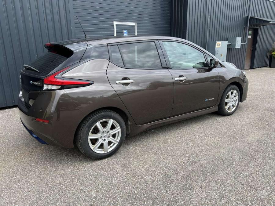 Brūns Nissan Leaf 2018 Alīta, ar dzinēja tilpumu 0.00 L un nobraukumu 152 tūkst. km par 7200 €, foto 7 vietnē AUTOMOTO.COM.LV