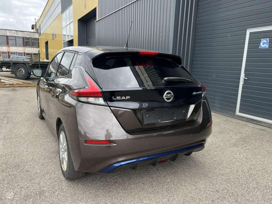 Brūns Nissan Leaf 2018 Alīta, ar dzinēja tilpumu 0.00 L un nobraukumu 152 tūkst. km par 7200 €, foto 10 vietnē AUTOMOTO.COM.LV