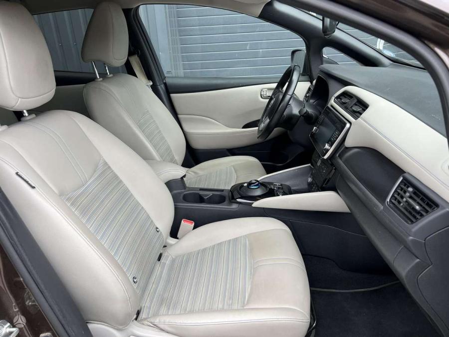 Brūns Nissan Leaf 2018 Alīta, ar dzinēja tilpumu 0.00 L un nobraukumu 152 tūkst. km par 7200 €, foto 24 vietnē AUTOMOTO.COM.LV