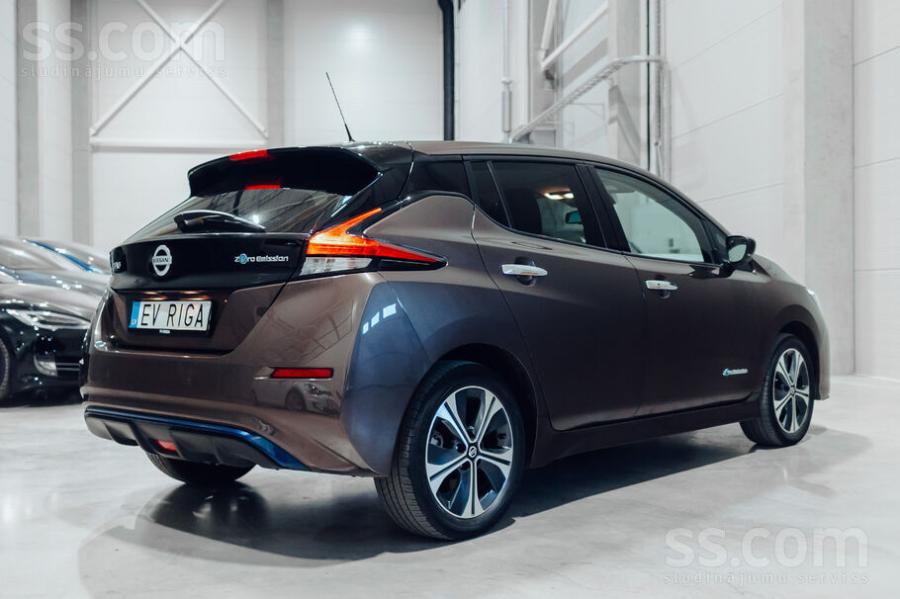 Brūns Nissan Leaf 2020 Rīga, ar dzinēja tilpumu 0.00 L un nobraukumu 84 tūkst. km par 15990 €, foto 3 vietnē AUTOMOTO.COM.LV