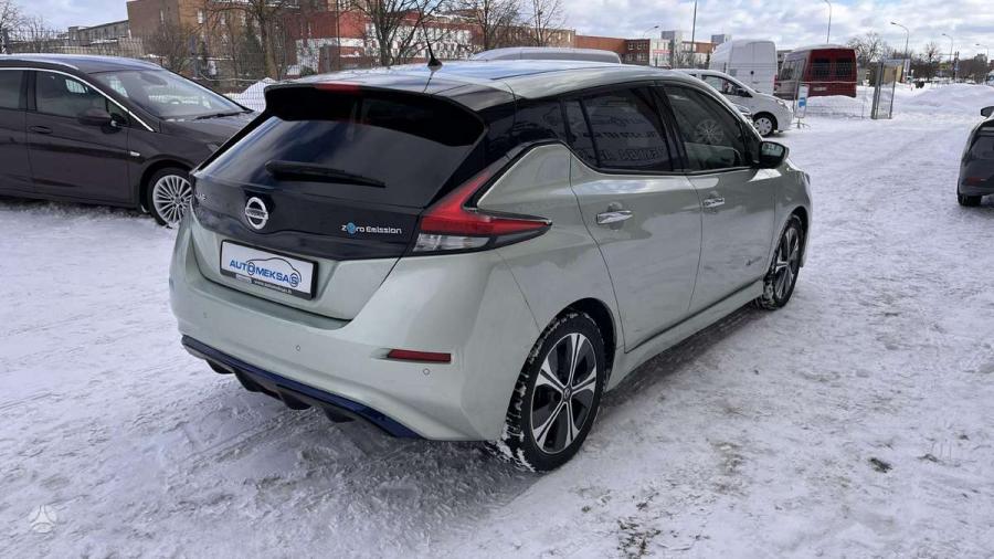 Green Nissan Leaf 2018 in Klaipeda, with an engine capacity of 0.00 L and mileage of 180 thousand km for 10900 €, photo 4 on AUTOMOTO.COM.LV