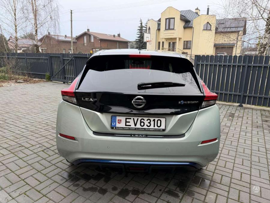 Green Nissan Leaf 2020 in Kaunas, with an engine capacity of 0.00 L and mileage of 85 thousand km for 11900 €, photo 4 on AUTOMOTO.COM.LV