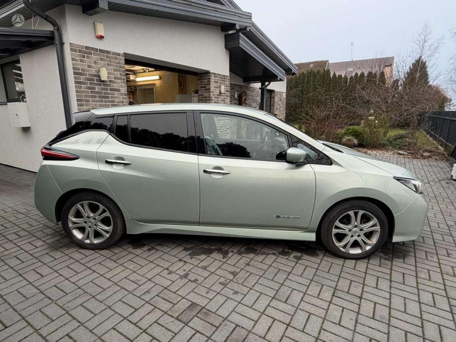 Green Nissan Leaf 2020 in Kaunas, with an engine capacity of 0.00 L and mileage of 85 thousand km for 11900 €, photo 6 on AUTOMOTO.COM.LV