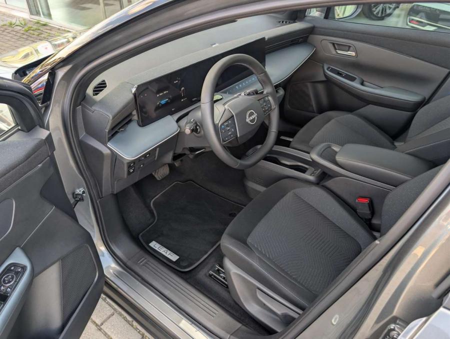 Pelēks Nissan Leaf 2026 Viļņa, ar dzinēja tilpumu 0.00 L un nobraukumu 0 tūkst. km par 40890 €, foto 10 vietnē AUTOMOTO.COM.LV