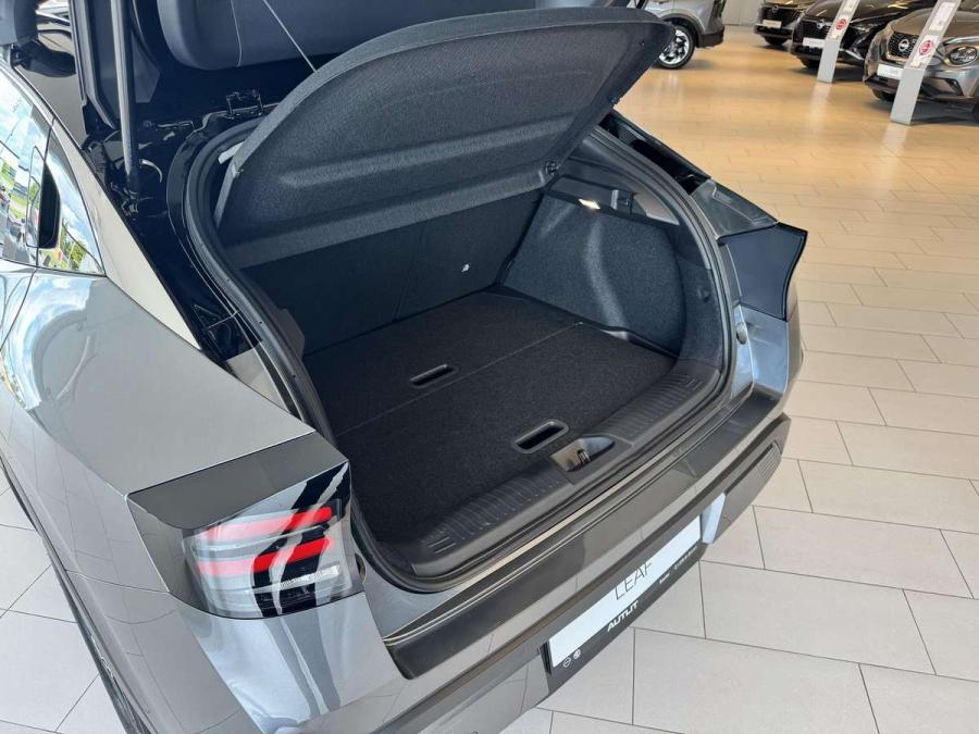 Grey Nissan Leaf 2026 in Siauliai, with an engine capacity of 0.00 L and mileage of 0 thousand km for 40890 €, photo 19 on AUTOMOTO.COM.LV