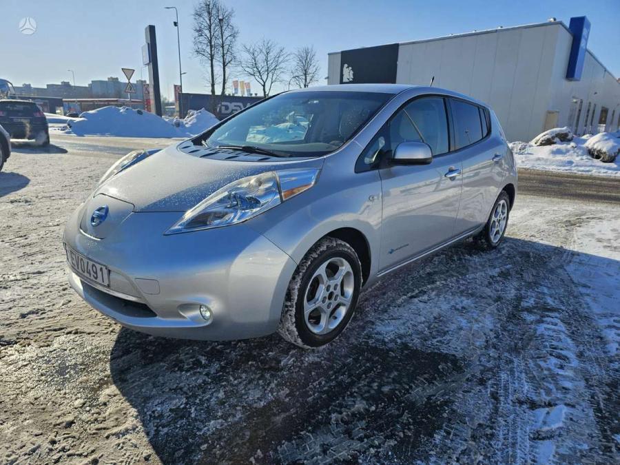 Grey Nissan Leaf 2012 in Kaunas, with an engine capacity of 0.00 L and mileage of 135 thousand km for 1999 €, photo 1 on AUTOMOTO.COM.LV