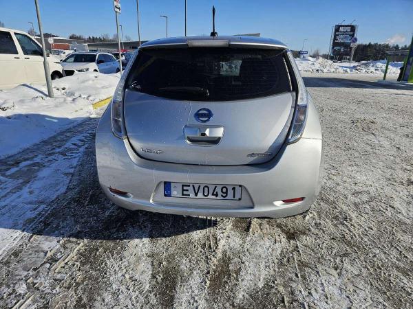 Pelēks Nissan Leaf 2012 Kauņa, ar dzinēja tilpumu 0.00 L un nobraukumu 135 tūkst. km par 1999 €, foto 7 vietnē AUTOMOTO.COM.LV