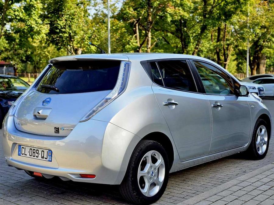 Grey Nissan Leaf 2012 in Taurage, with an engine capacity of 0.00 L and mileage of 149 thousand km for 3500 €, photo 8 on AUTOMOTO.COM.LV