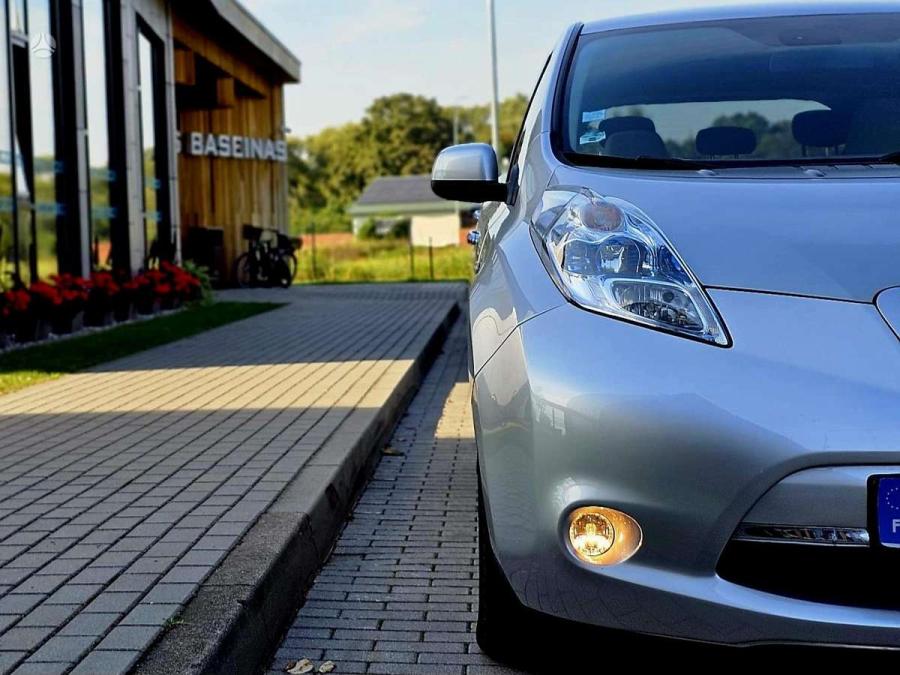Grey Nissan Leaf 2012 in Taurage, with an engine capacity of 0.00 L and mileage of 149 thousand km for 3500 €, photo 9 on AUTOMOTO.COM.LV