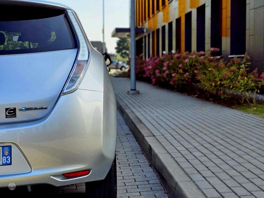 Grey Nissan Leaf 2012 in Taurage, with an engine capacity of 0.00 L and mileage of 149 thousand km for 3500 €, photo 11 on AUTOMOTO.COM.LV