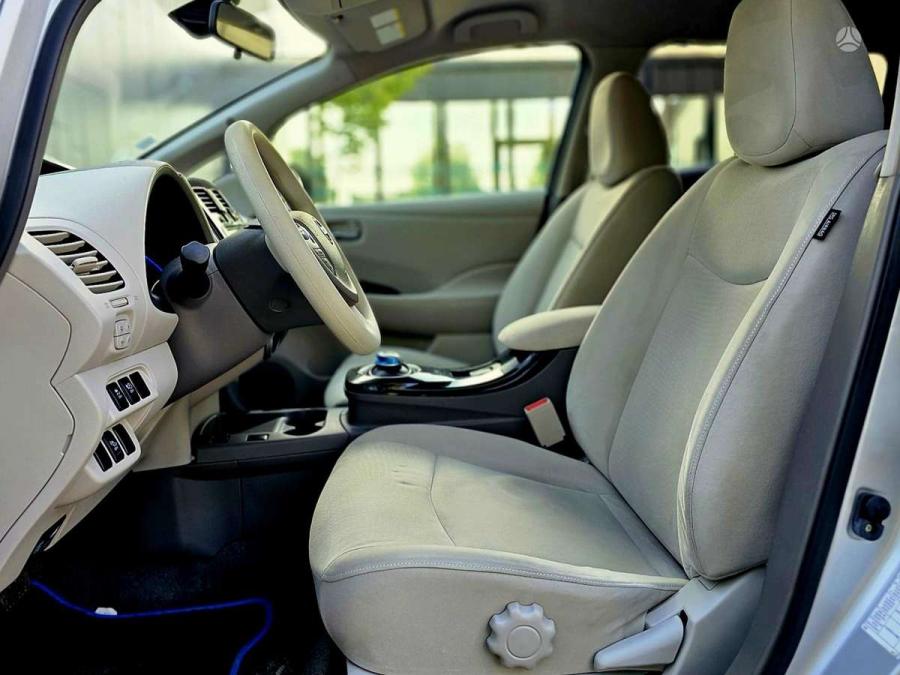 Grey Nissan Leaf 2012 in Taurage, with an engine capacity of 0.00 L and mileage of 149 thousand km for 3500 €, photo 17 on AUTOMOTO.COM.LV