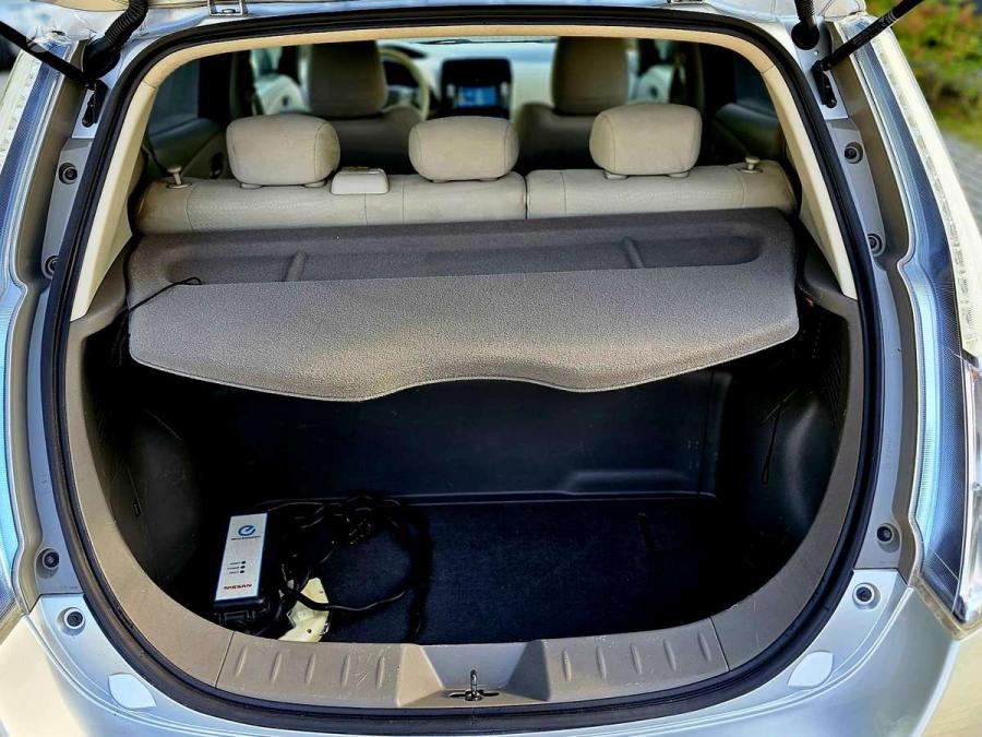 Grey Nissan Leaf 2012 in Taurage, with an engine capacity of 0.00 L and mileage of 149 thousand km for 3500 €, photo 34 on AUTOMOTO.COM.LV