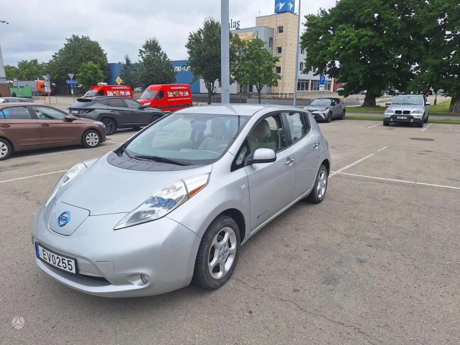 Grey Nissan Leaf 2012 in Klaipeda, with an engine capacity of 0.00 L and mileage of 175 thousand km for 3300 €, photo 3 on AUTOMOTO.COM.LV