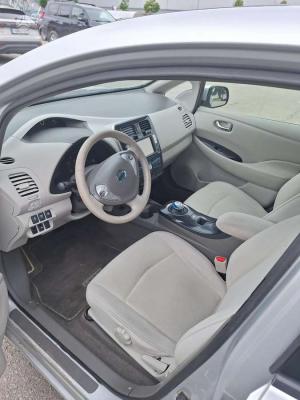 Grey Nissan Leaf 2012 in Klaipeda, with an engine capacity of 0.00 L and mileage of 175 thousand km for 3300 €, photo 8 on AUTOMOTO.COM.LV