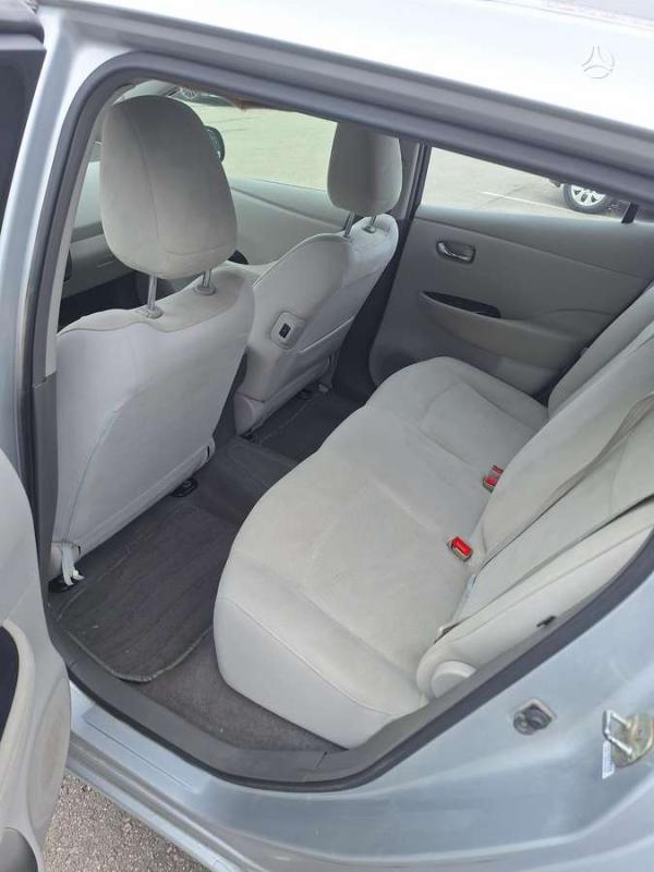 Grey Nissan Leaf 2012 in Klaipeda, with an engine capacity of 0.00 L and mileage of 175 thousand km for 3300 €, photo 8 on AUTOMOTO.COM.LV