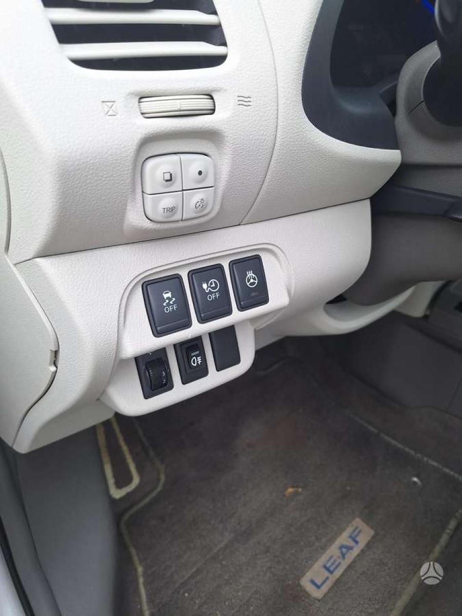 Grey Nissan Leaf 2012 in Klaipeda, with an engine capacity of 0.00 L and mileage of 175 thousand km for 3300 €, photo 15 on AUTOMOTO.COM.LV