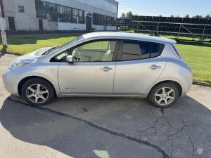Pelēks Nissan Leaf 2012 Kauņa, ar dzinēja tilpumu 0.00 L un nobraukumu 139 tūkst. km par 3300 €, foto  vietnē AUTOMOTO.COM.LV