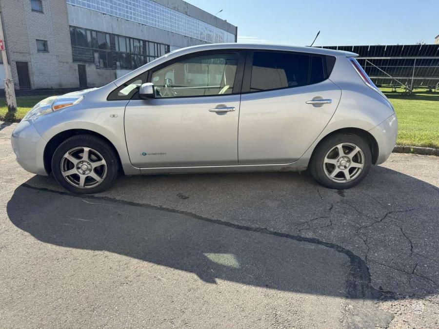 Grey Nissan Leaf 2012 in Kaunas, with an engine capacity of 0.00 L and mileage of 139 thousand km for 3300 €, photo 3 on AUTOMOTO.COM.LV