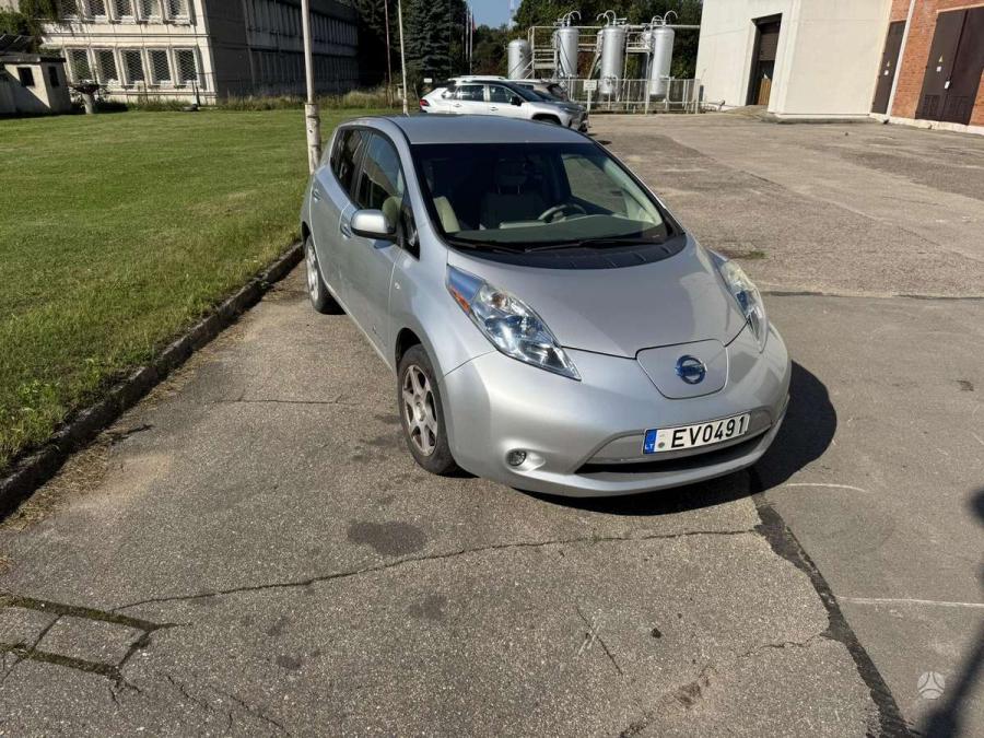 Grey Nissan Leaf 2012 in Kaunas, with an engine capacity of 0.00 L and mileage of 139 thousand km for 3300 €, photo 6 on AUTOMOTO.COM.LV