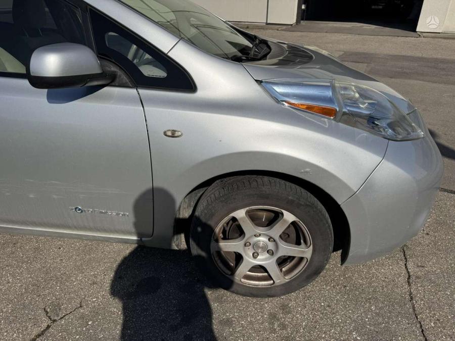 Grey Nissan Leaf 2012 in Kaunas, with an engine capacity of 0.00 L and mileage of 139 thousand km for 3300 €, photo 9 on AUTOMOTO.COM.LV