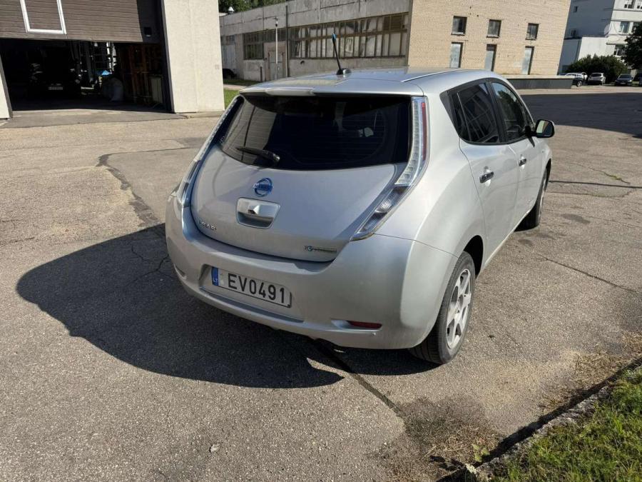 Grey Nissan Leaf 2012 in Kaunas, with an engine capacity of 0.00 L and mileage of 139 thousand km for 3300 €, photo 11 on AUTOMOTO.COM.LV