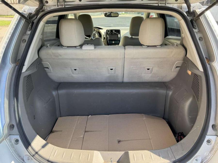 Grey Nissan Leaf 2012 in Kaunas, with an engine capacity of 0.00 L and mileage of 139 thousand km for 3300 €, photo 15 on AUTOMOTO.COM.LV