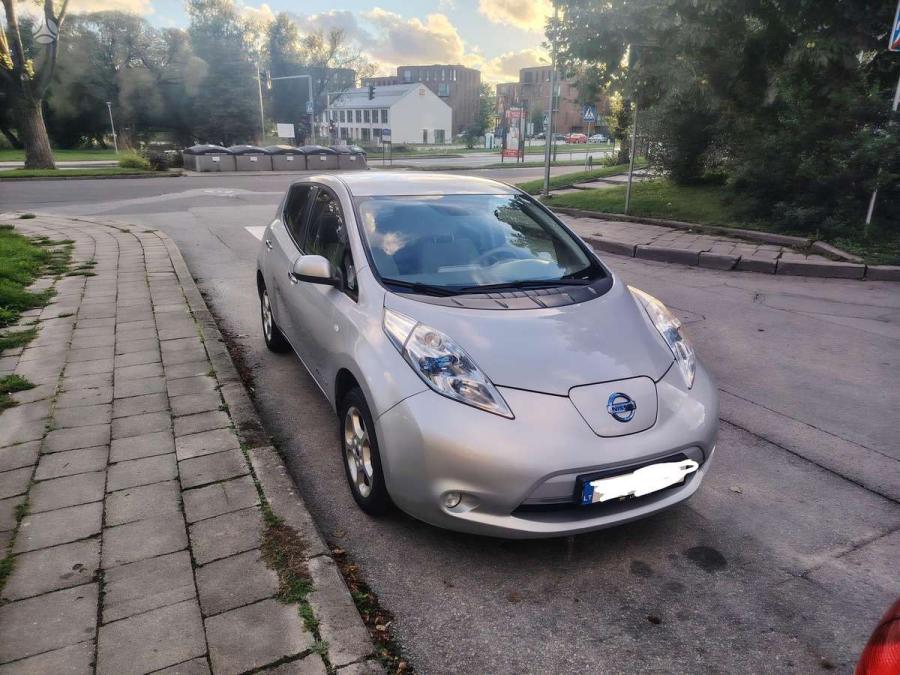 Grey Nissan Leaf 2012 in Klaipeda, with an engine capacity of 0.00 L and mileage of 153 thousand km for 2100 €, photo 1 on AUTOMOTO.COM.LV