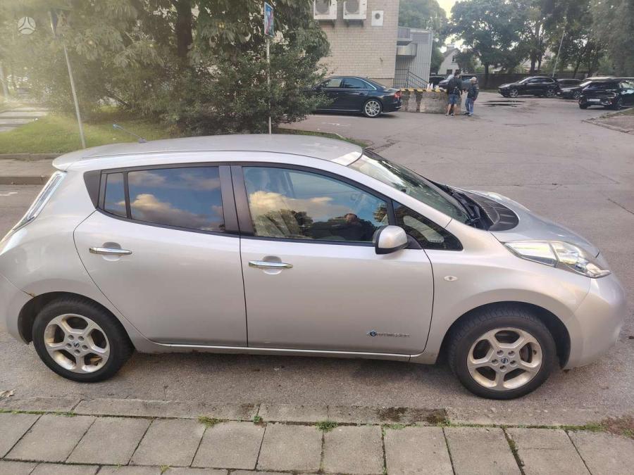Grey Nissan Leaf 2012 in Klaipeda, with an engine capacity of 0.00 L and mileage of 153 thousand km for 2100 €, photo 3 on AUTOMOTO.COM.LV