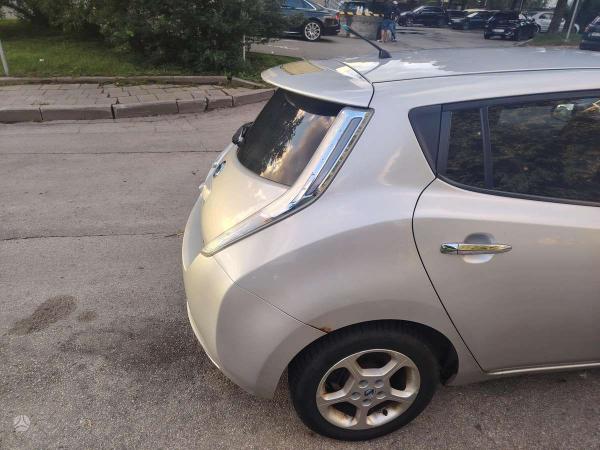 Pelēks Nissan Leaf 2012 Klaipėda, ar dzinēja tilpumu 0.00 L un nobraukumu 153 tūkst. km par 2100 €, foto 4 vietnē AUTOMOTO.COM.LV