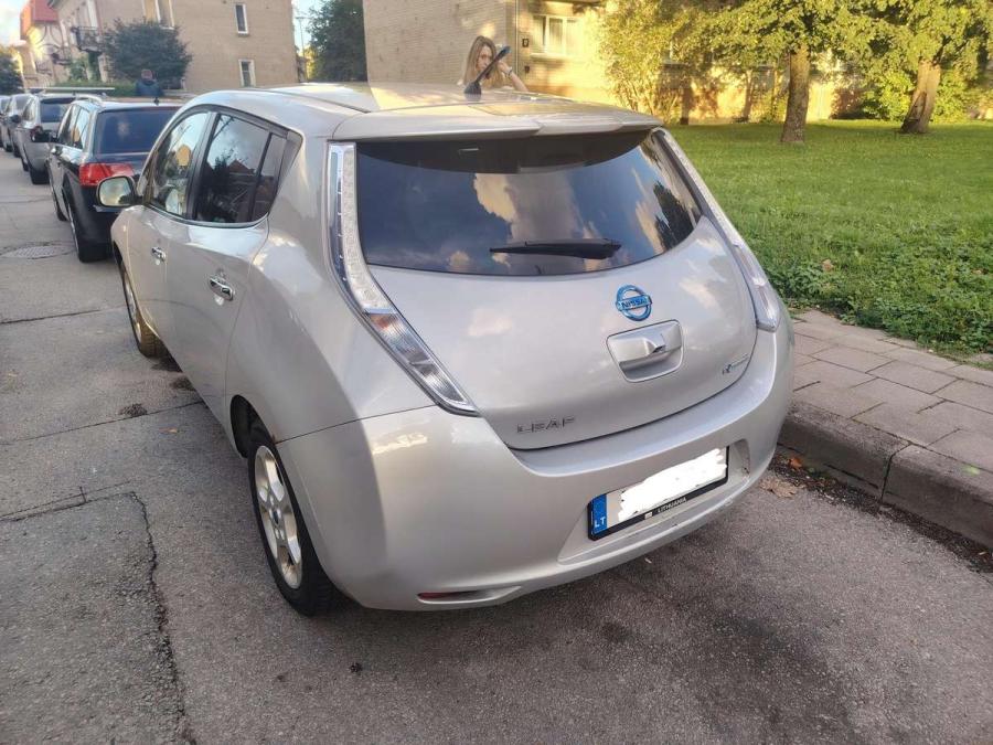 Grey Nissan Leaf 2012 in Klaipeda, with an engine capacity of 0.00 L and mileage of 153 thousand km for 2100 €, photo 5 on AUTOMOTO.COM.LV