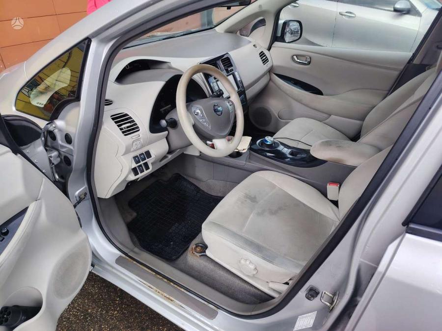Grey Nissan Leaf 2012 in Klaipeda, with an engine capacity of 0.00 L and mileage of 153 thousand km for 2100 €, photo 7 on AUTOMOTO.COM.LV