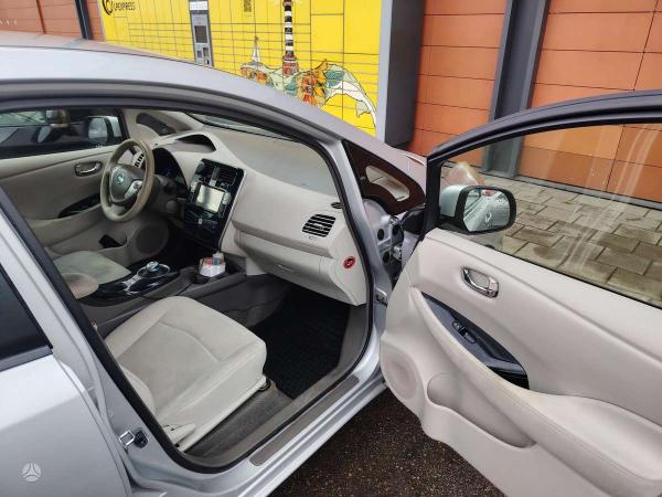 Pelēks Nissan Leaf 2012 Klaipėda, ar dzinēja tilpumu 0.00 L un nobraukumu 153 tūkst. km par 2100 €, foto 9 vietnē AUTOMOTO.COM.LV