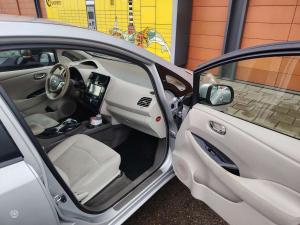 Grey Nissan Leaf 2012 in Klaipeda, with an engine capacity of 0.00 L and mileage of 153 thousand km for 2100 €, photo 9 on AUTOMOTO.COM.LV