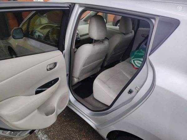 Pelēks Nissan Leaf 2012 Klaipėda, ar dzinēja tilpumu 0.00 L un nobraukumu 153 tūkst. km par 2100 €, foto 11 vietnē AUTOMOTO.COM.LV