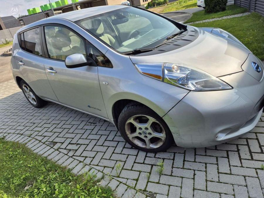 Grey Nissan Leaf 2013 in Klaipeda, with an engine capacity of 0.00 L and mileage of 175 thousand km for 2600 €, photo 1 on AUTOMOTO.COM.LV